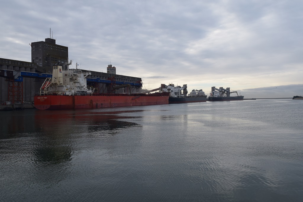 Argentina: Puerto Quequén logra transferir carga en todos sus muelles ...
