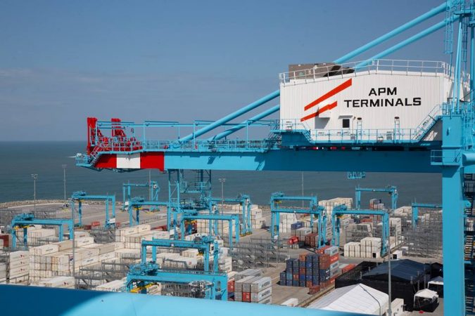 APM Terminals Moín restablece suministro eléctrico de sus grúas STS ...