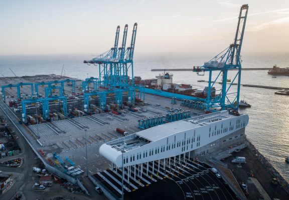APM Terminals Vado Ligure comienza operaciones en nueva terminal de ...