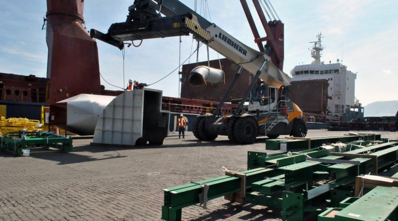 Iquique Terminal Internacional recibe estructuras de planta cementera boliviana - PortalPortuario