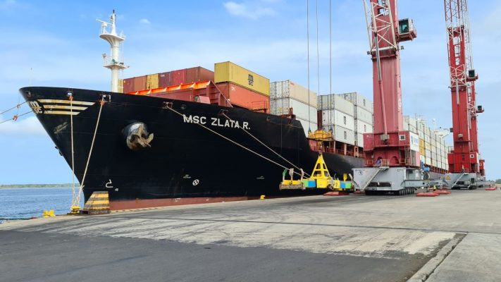 Ecuador moviliza 2.3 millones de TEU durante 2021 a través de sus ...