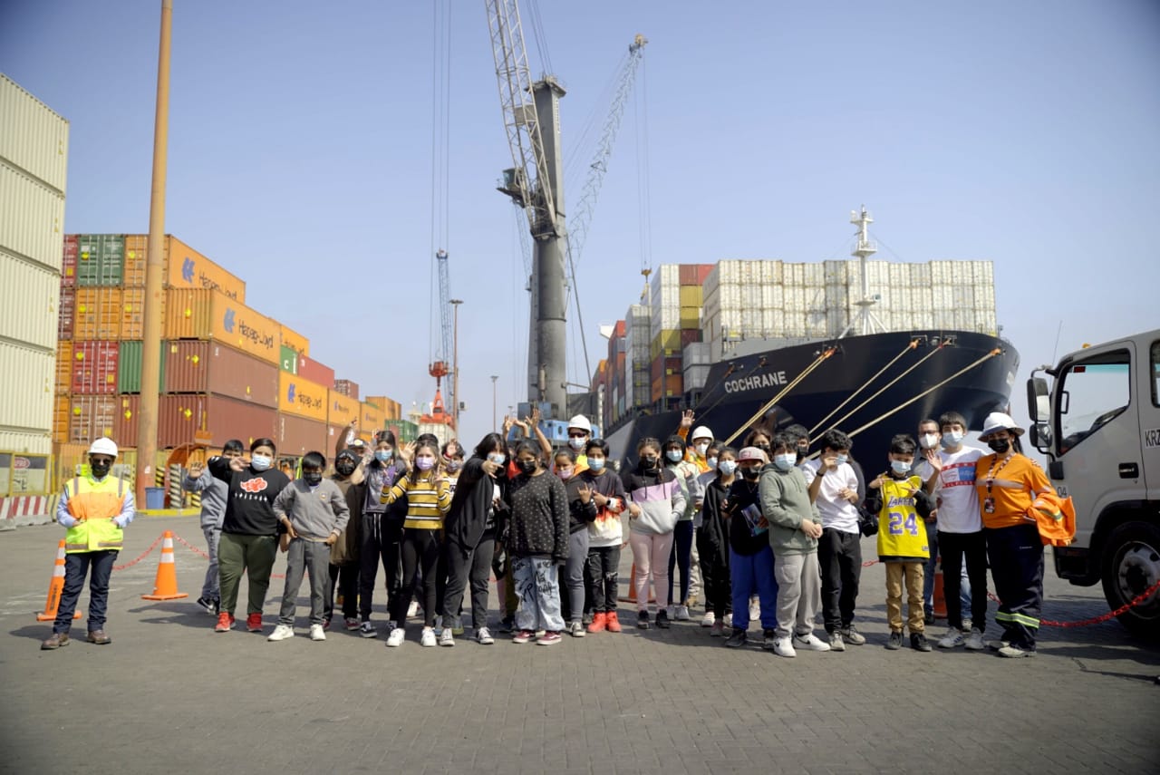 Puerto de Angamos recibe visita de estudiantes de la comunidad de ...