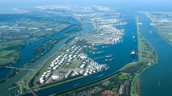 Autoridad Portuaria de Rotterdam presenta a nuevo director ejecutivo ...