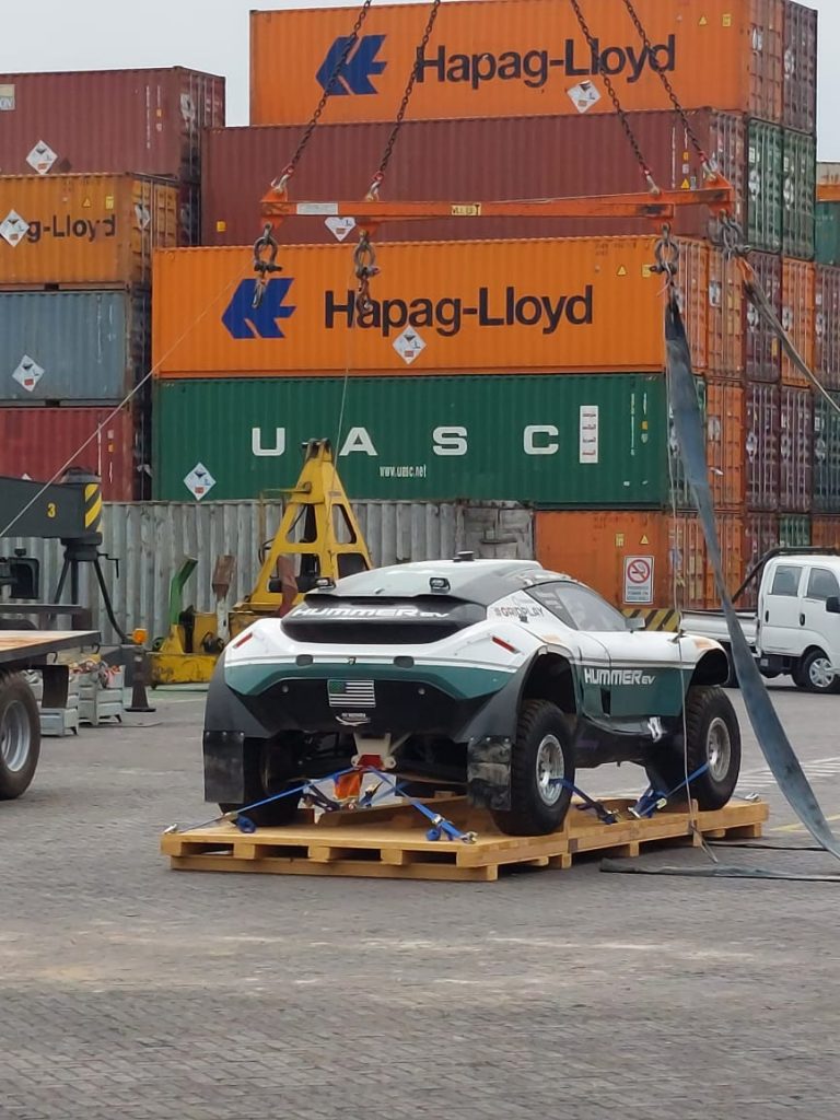 Galería: La descarga de los vehículos de la Extreme E en Puerto Angamos ...