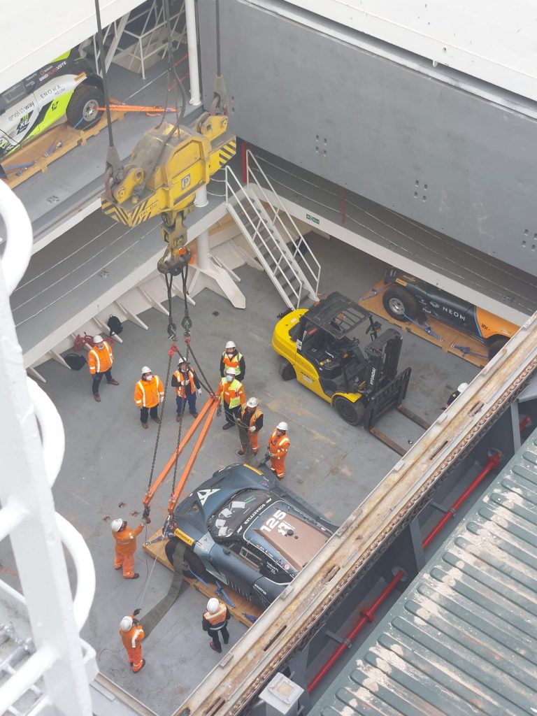 Galería: La descarga de los vehículos de la Extreme E en Puerto Angamos ...