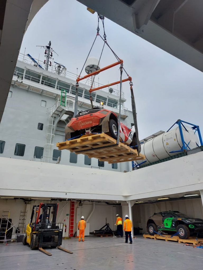 Galería: La descarga de los vehículos de la Extreme E en Puerto Angamos ...