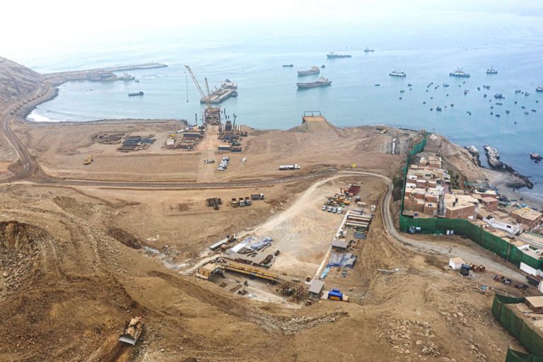 Embajador chino asegura que Chancay "se convertirá en el Puerto de ...