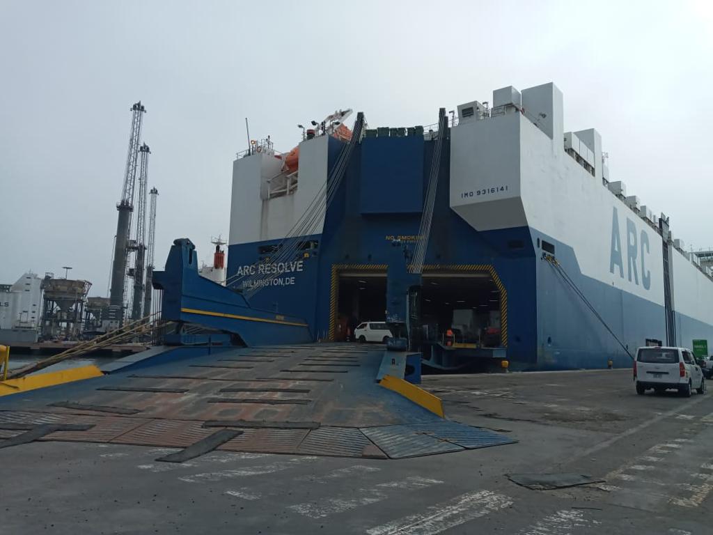 Ian Taylor Perú agencia descarga de 6.359 vehículos en Puerto del ...