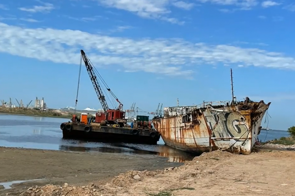 Una veintena de buques abandonados han sido desguazados en Montevideo ...