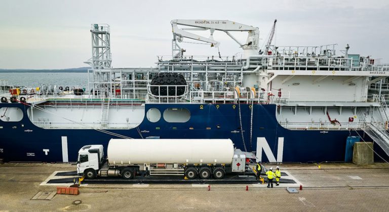 Avenir LNG concreta primera operación de descarga de GNL de buque a ...