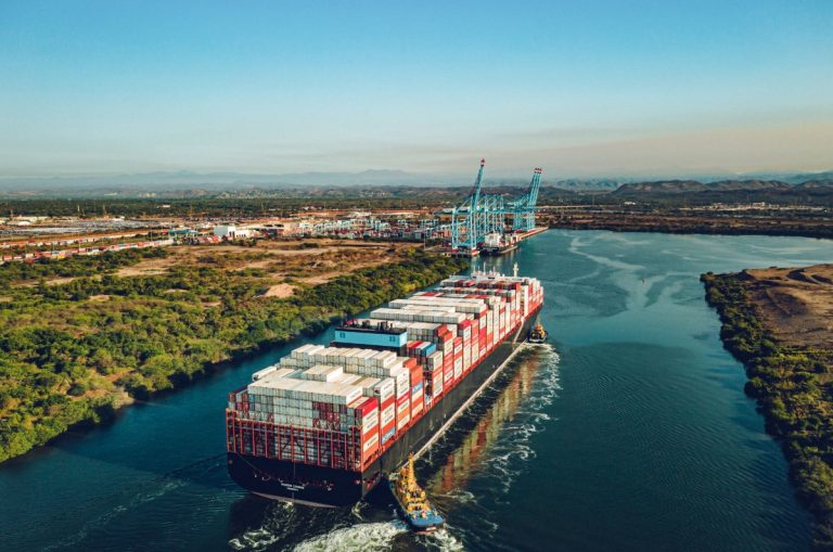 APM Terminals Lázaro Cárdenas recibe al Maersk Camden - PortalPortuario