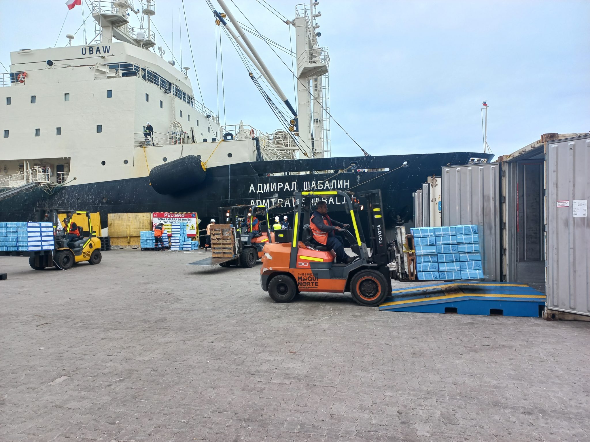 Buques pesqueros de bandera extranjera desembarcan 10.060 toneladas de productos marinos en el ...