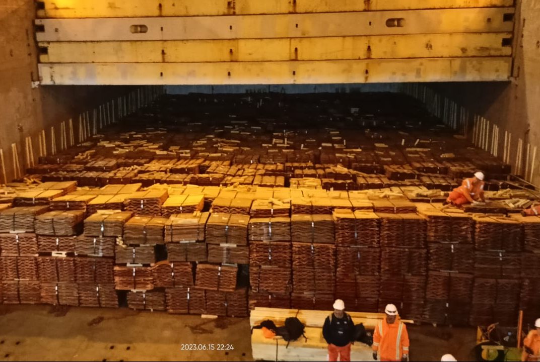 Embarcan 25 mil toneladas de cátodos de cobre con rumbo a Panamá en ...