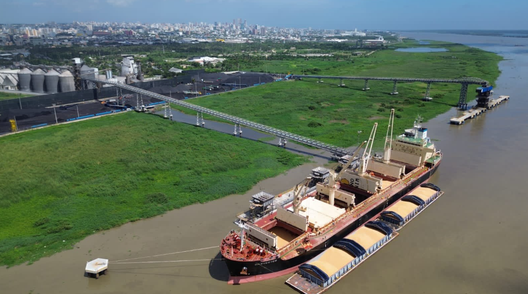 Colombia: Nuevos graneleros ingresan a la zona portuaria de ...