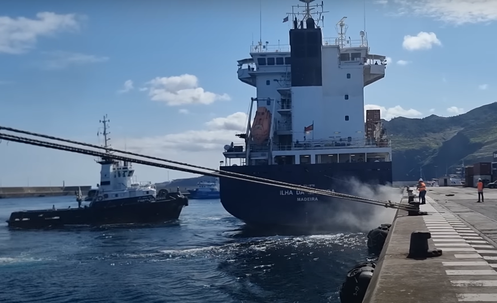 Portugal: Portacontenedores impacta muelle del Puerto de Caniçal ...