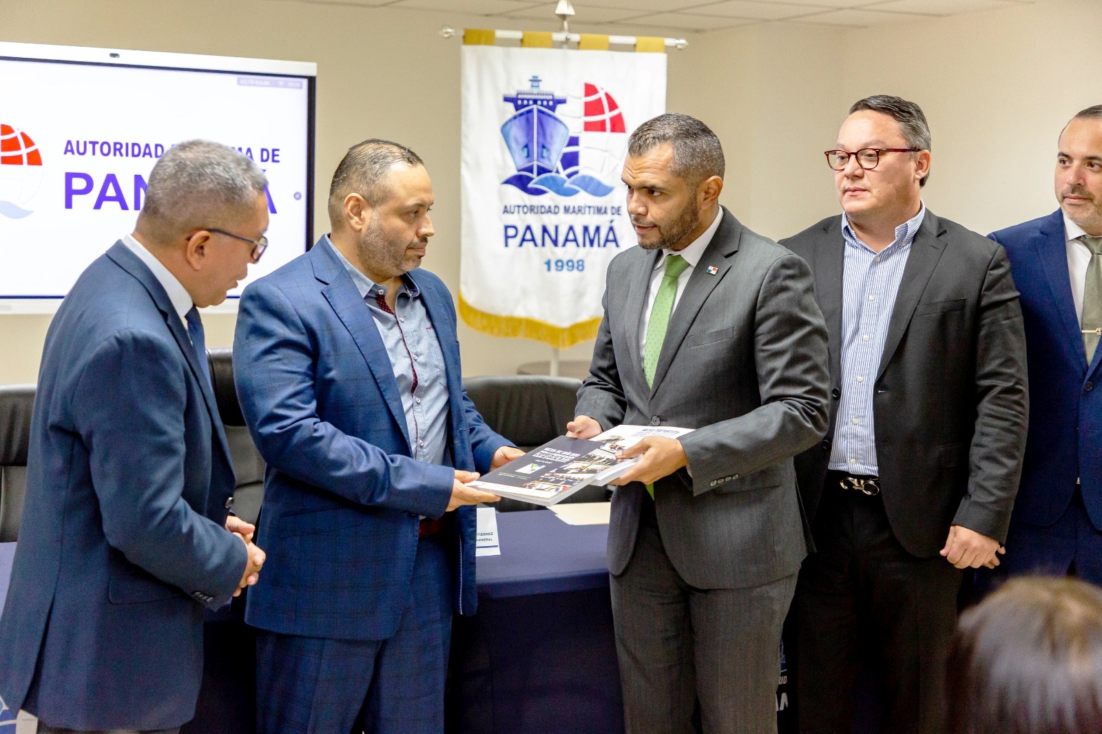 Panamá: AMP recibe documento final para reforma a leyes marítimas ...