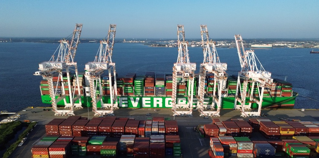 Estados Unidos: Buque de Evergreen se convierte en el más grande en ...