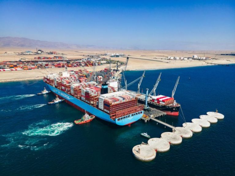 Buque de Maersk se convierte en el de mayor envergadura en arribar a ...