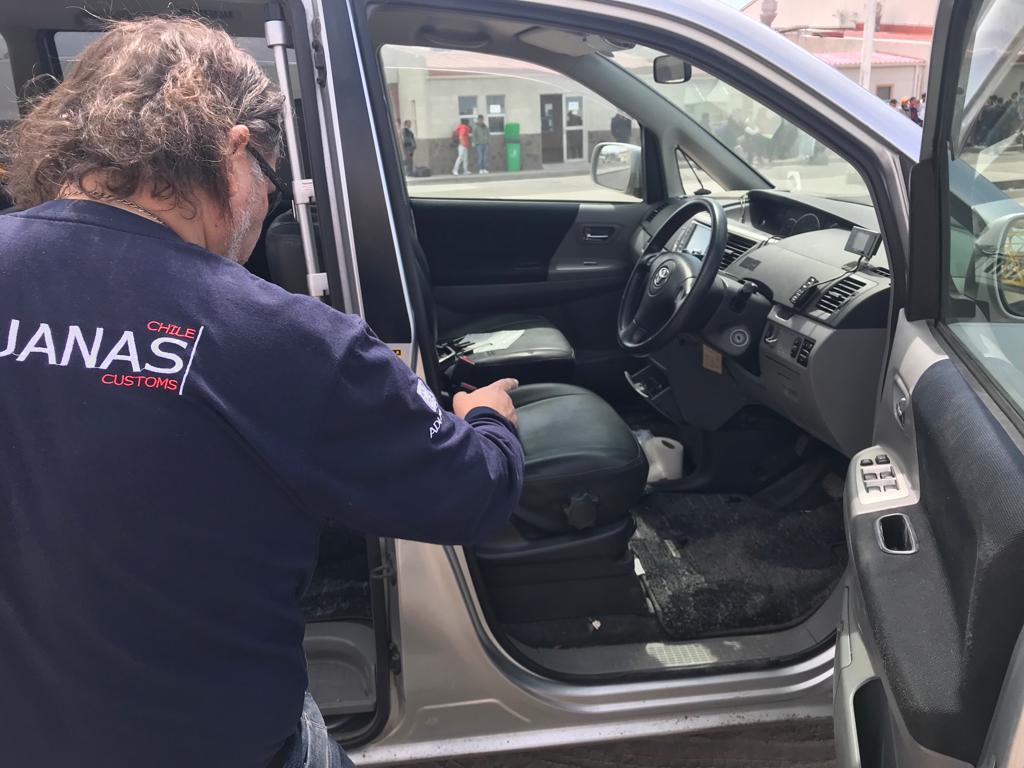 Aduanas intercepta cuatro vehículos que iban de contrabando de Chile a ...