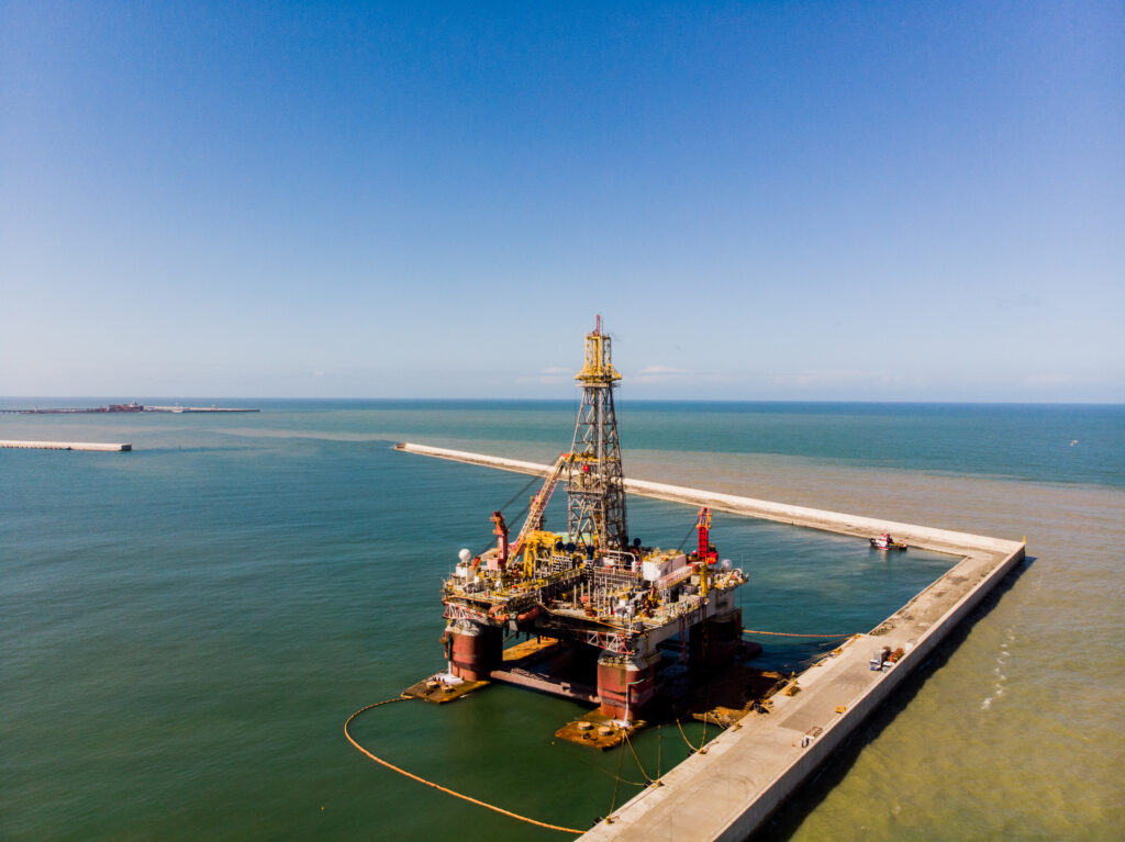 Petrobras e Porto do Açu fecham contrato de atracação e acostamento ...