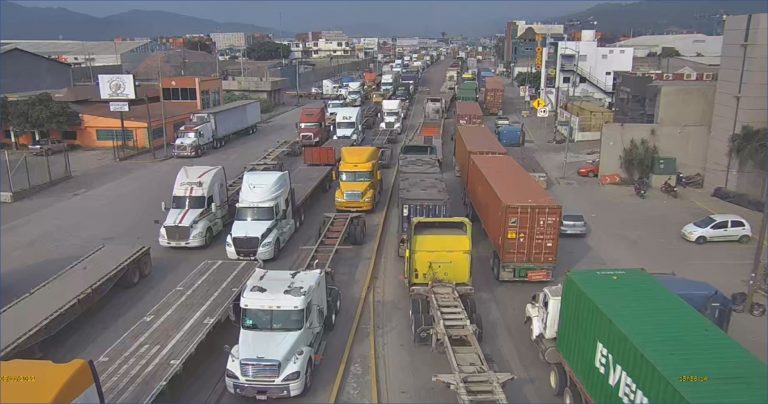 México: 308 mil camiones ingresan al Puerto de Manzanillo en primer trimestre de 2025 ...