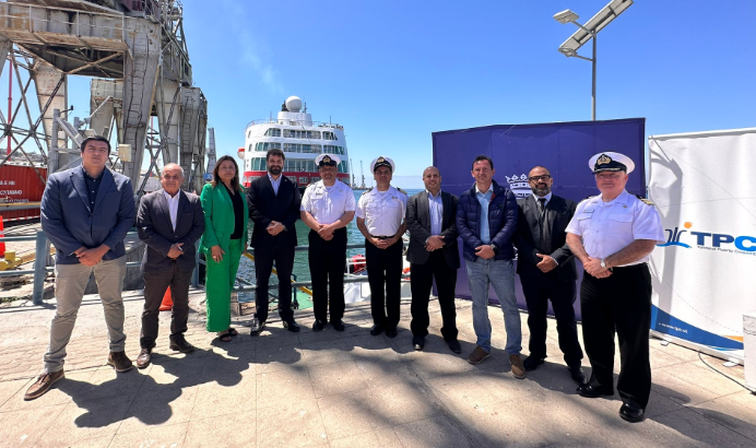 Puerto de Coquimbo inicia temporada de cruceros con arribo del Fram - PortalPortuario