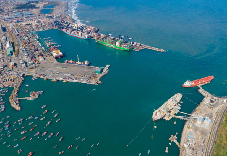 Puerto de San Antonio recibirá primer buque del servicio ZIM Albatross ...