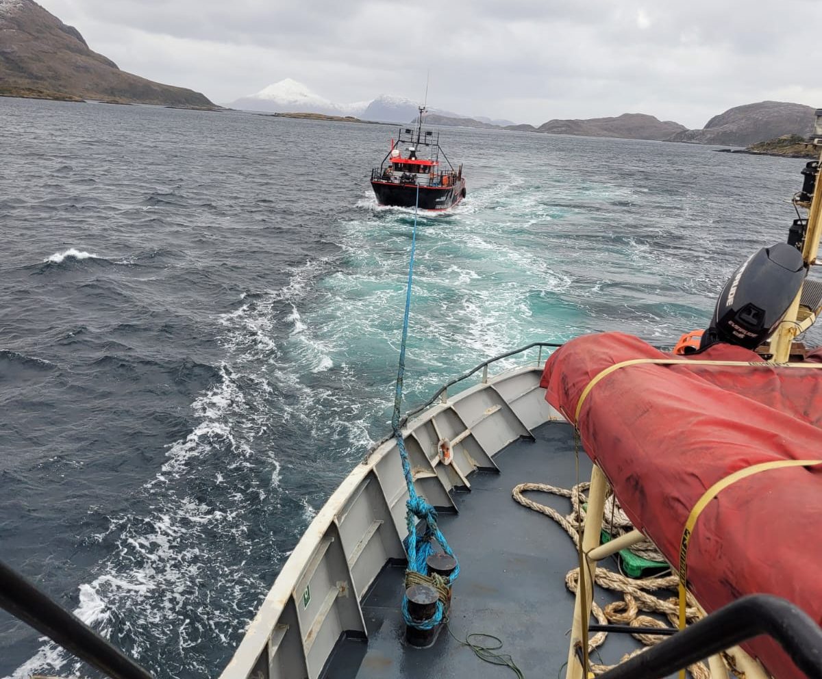 Ferry de Tabsa asiste a embarcación menor tras llamado de auxilio en ...