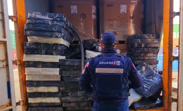 Aduanas participa en operativo para desmantelar red de contrabando de cigarrillos - PortalPortuario