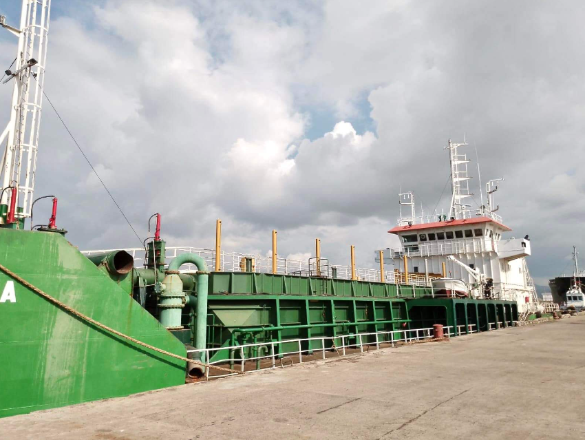 Ecuador: Arriba buque que incrementará calado del canal de acceso al ...