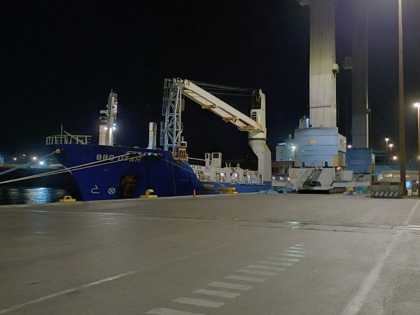 Ian Taylor agencia tres buques de manera simultánea en Puerto Angamos ...