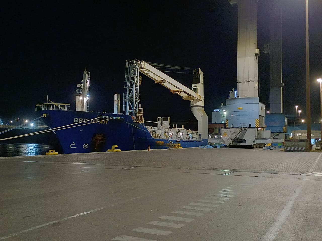 Ian Taylor agencia tres buques de manera simultánea en Puerto Angamos ...