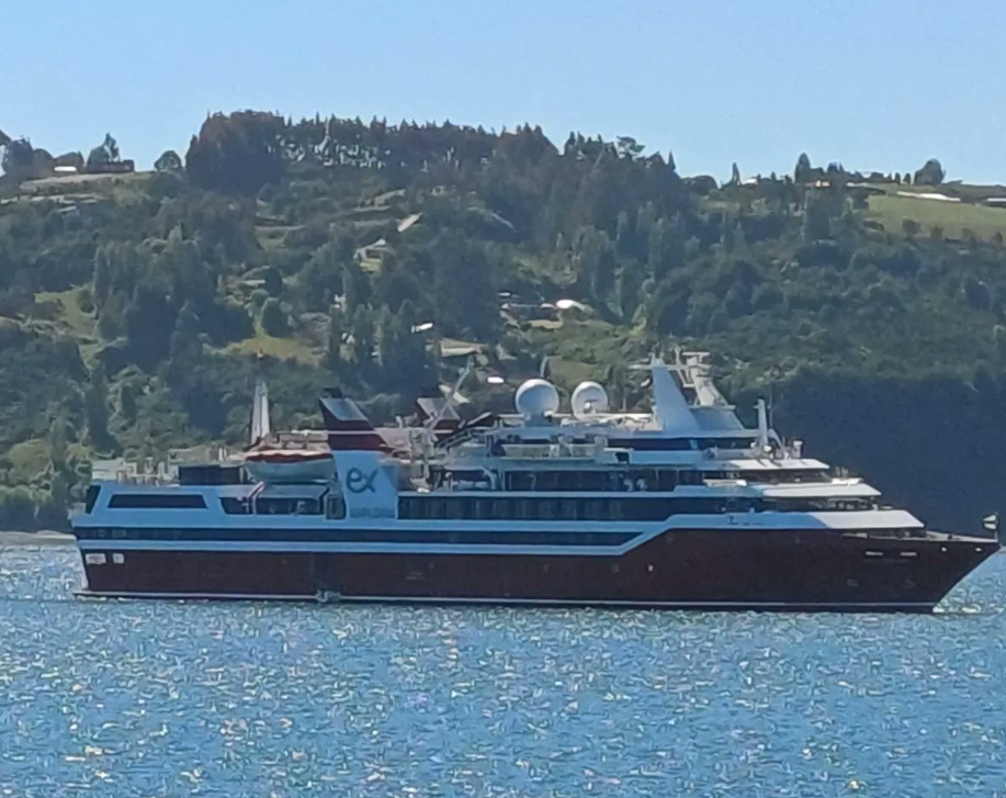 Crucero Exploris One opera a la gira en Puerto de Castro - PortalPortuario