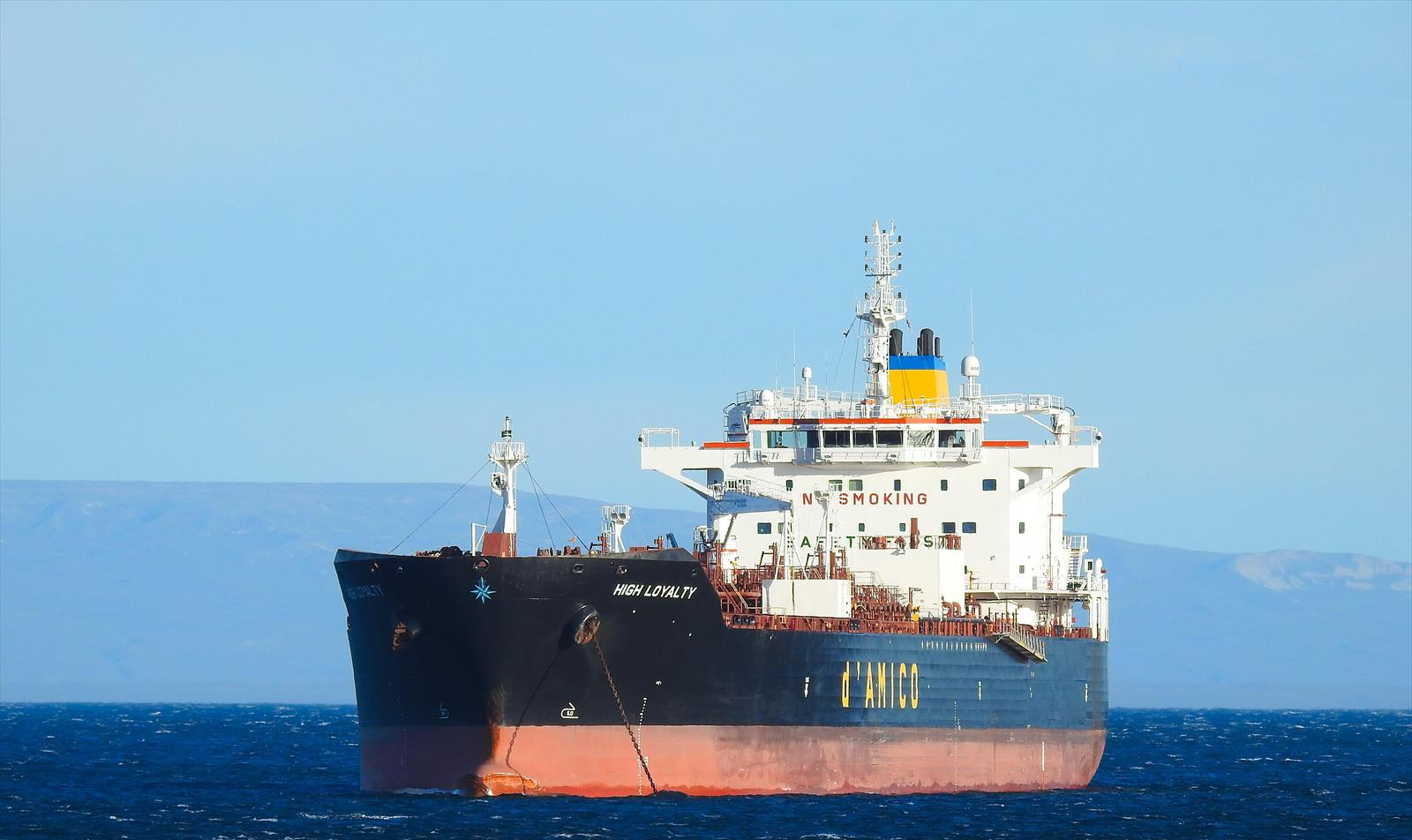 Gaseros y petroleros recurren al Estrecho de Magallanes para evitar ...