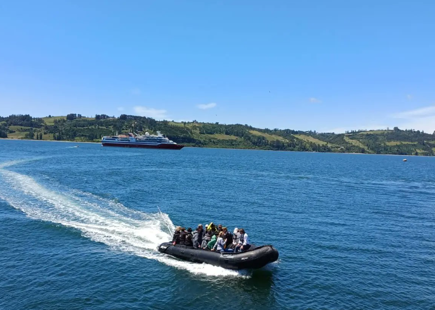 Crucero Exploris One opera a la gira en Puerto de Castro - PortalPortuario