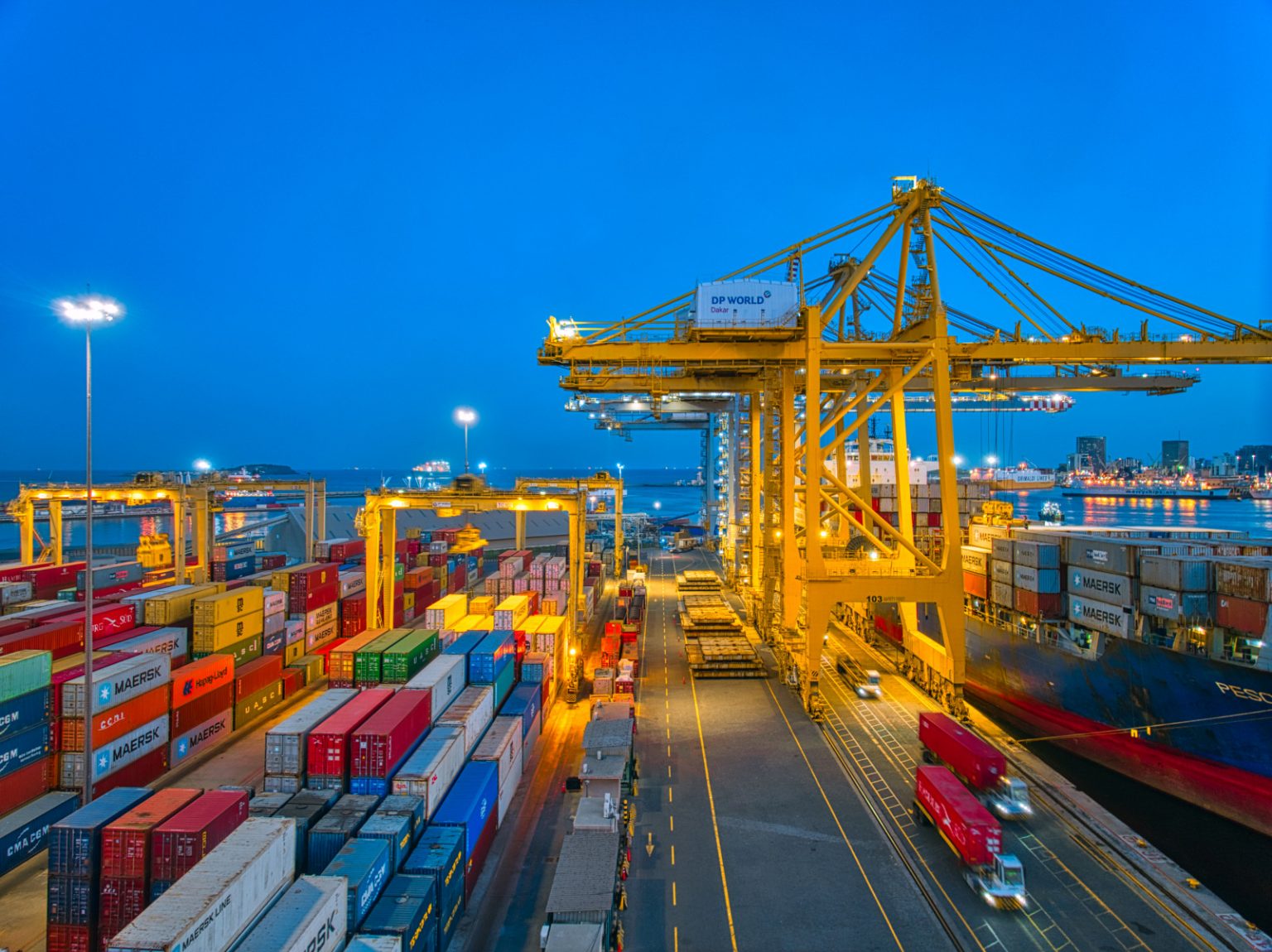 1920_dakarportcontainerterminalnightview - PortalPortuario