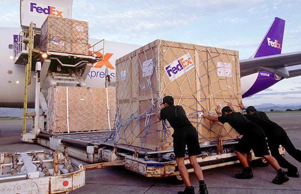 FedEx descarta aumento en transporte de carga por vía aérea ante ...