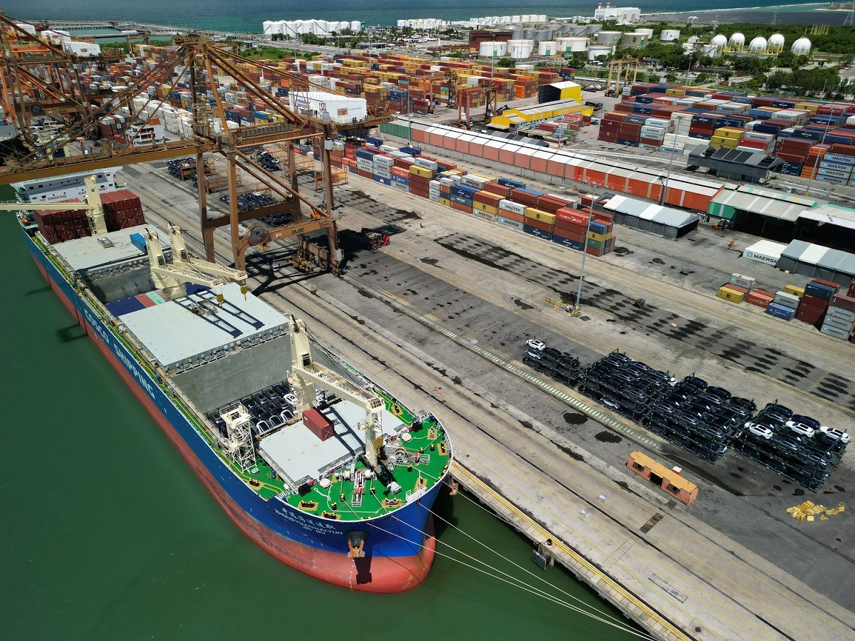 Brasil: Tecon Suape inicia operación de desembarque de autos eléctricos ...