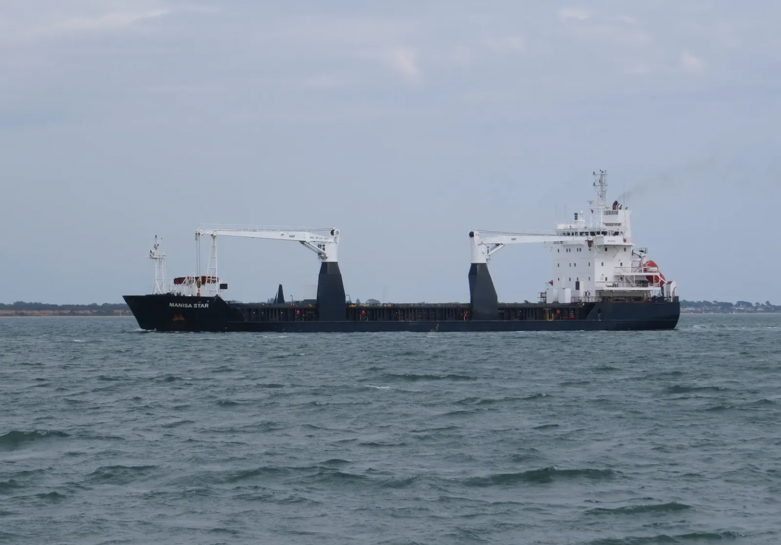 Misión naval europea rescata a tripulación de buque en el Mar Rojo ...