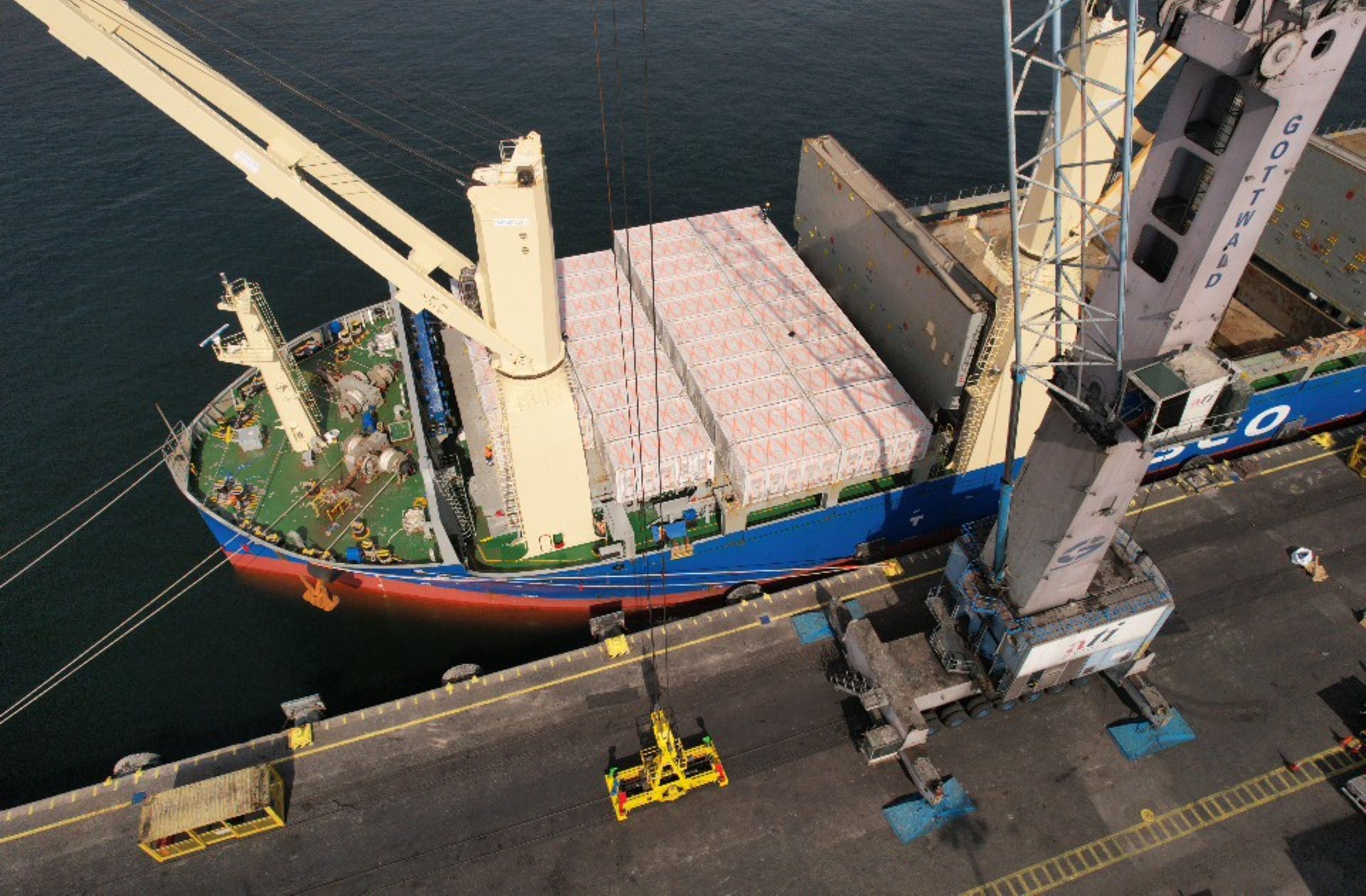 Antofagasta Terminal Internacional recibe embarque de baterías BESS ...