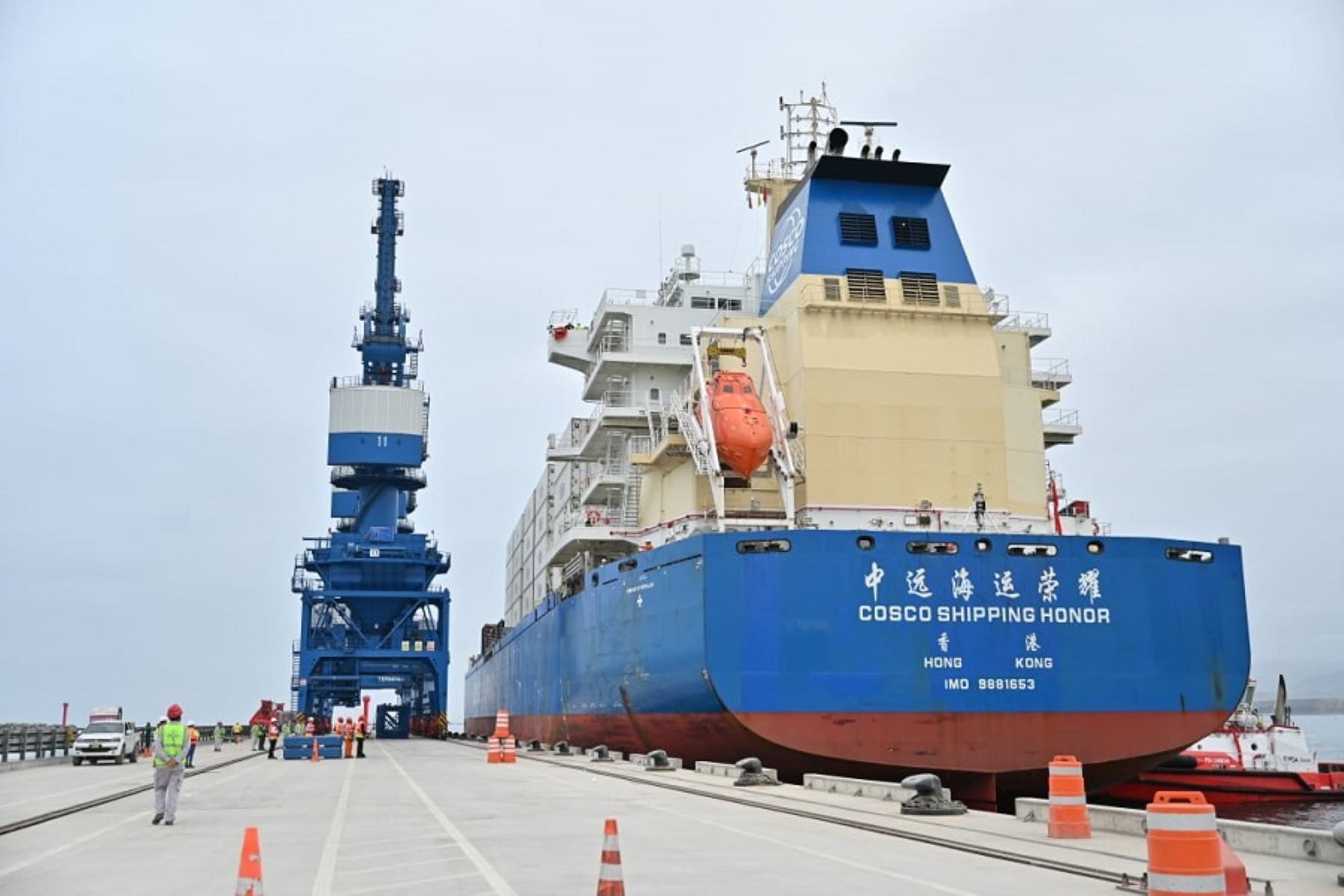 Buque de carga general Cosco Shipping Honor en el Puerto de Chancay ...