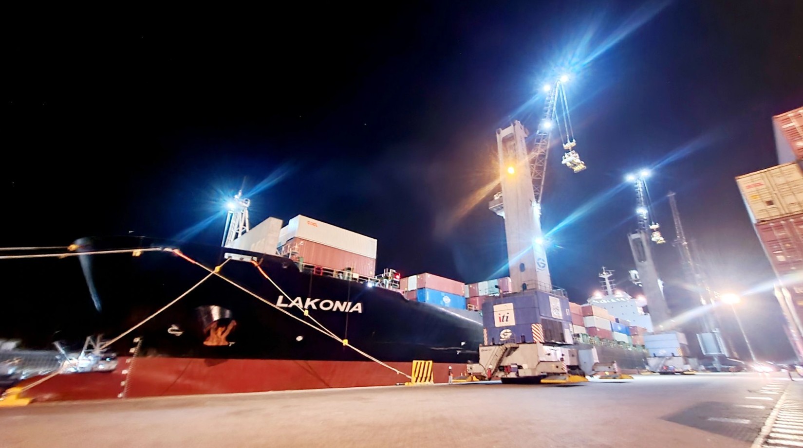 Lakonia el primer buque del servicio Chancay Express de Cosco Shippin ...