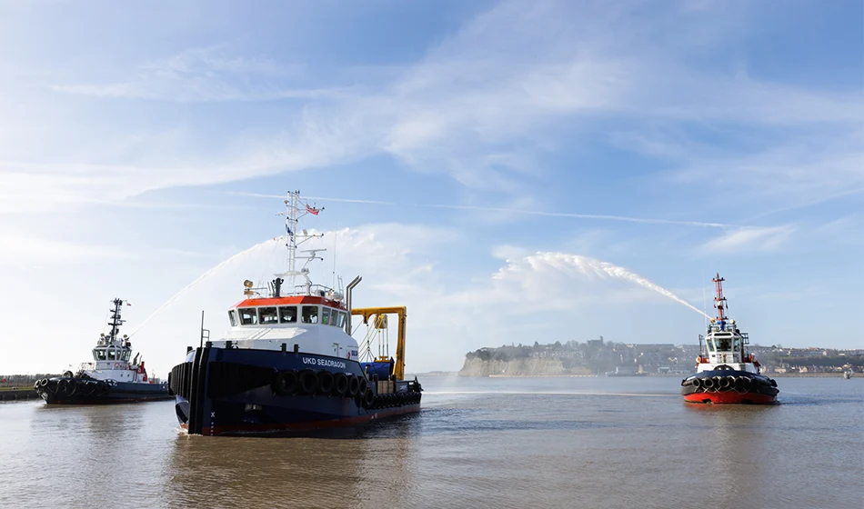 Reino Unido: UK Dredging celebra llegada de nueva draga de inyección de ...