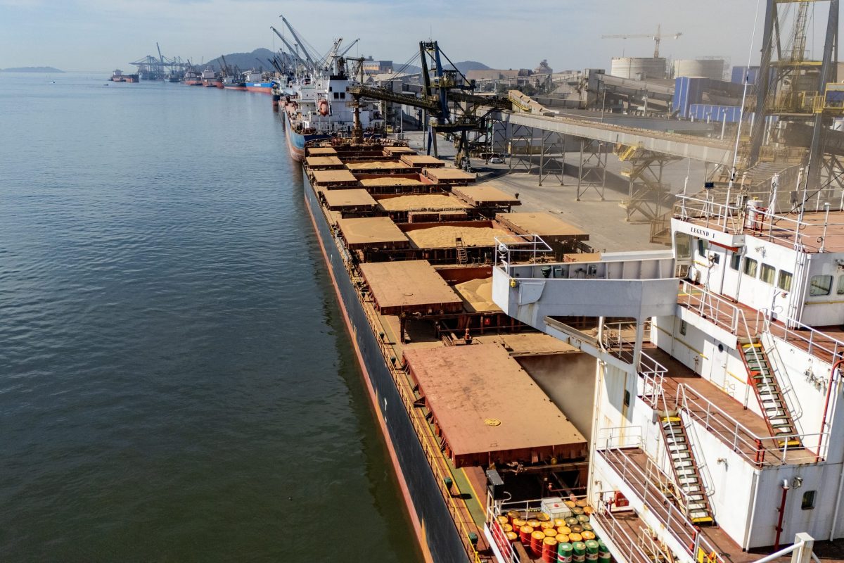 Porto de Paranaguá amplia calado para navios graneleiros e aumenta ...