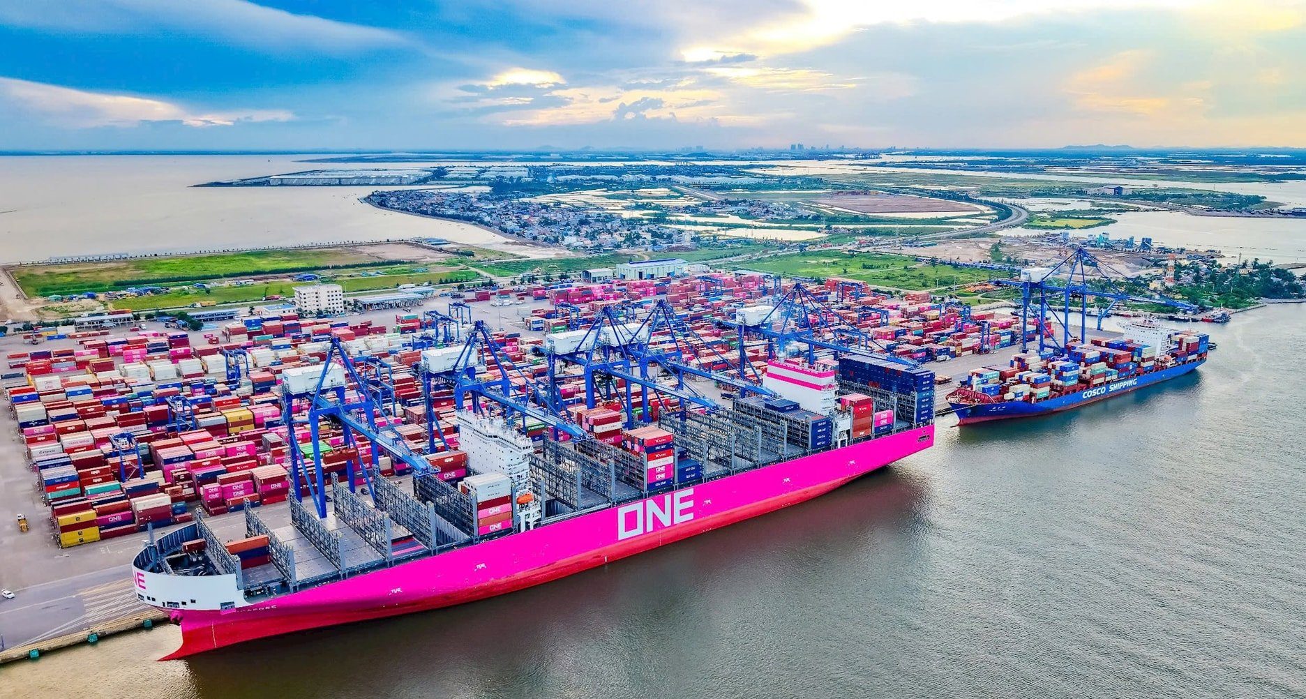 ONE Singapore se convierte en la nave de mayor tamaño en recalar a ...