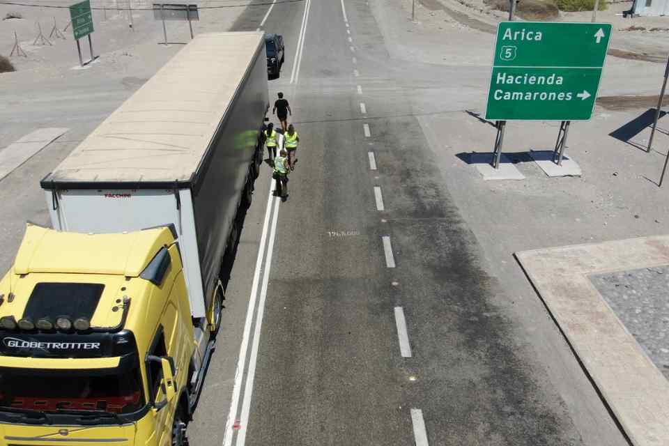 Chile y Perú reactivan cooperación en frontera para blindar frutas y ...